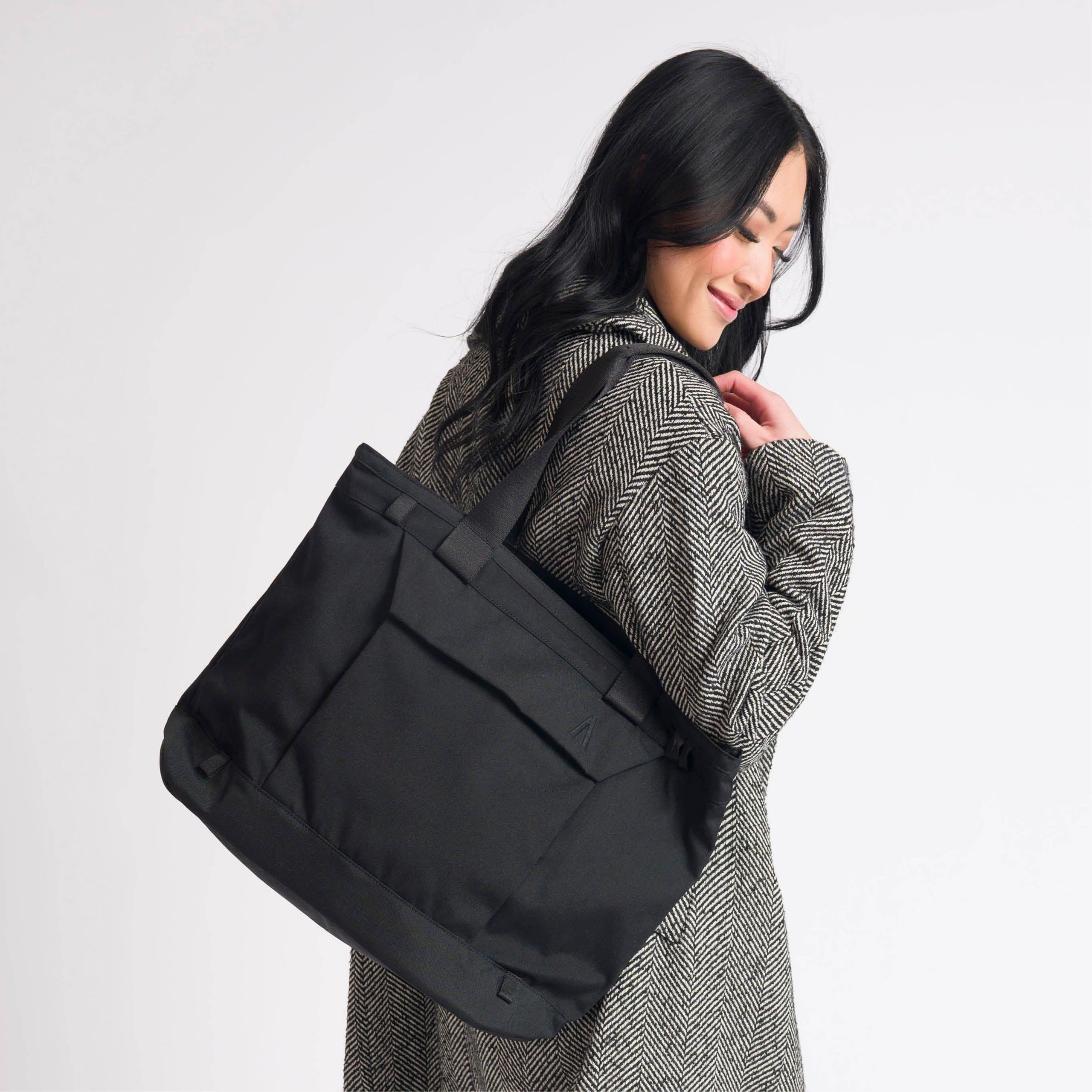 Spacious and Stylish Tote Bag for Work and Travel – Boundary Supply